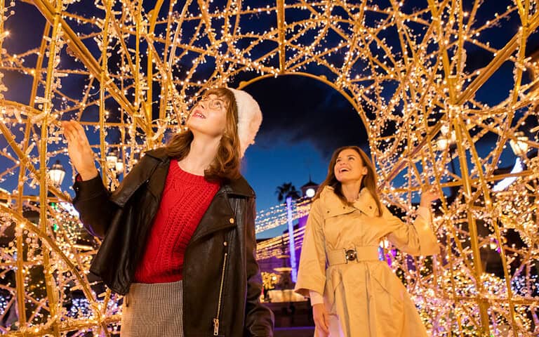 Commercial Christmas Decorations | From Concept to Installation ...