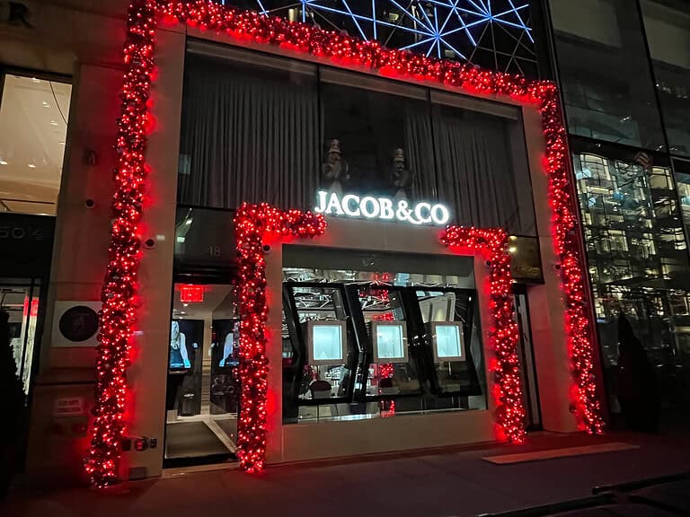 12 Inspiring Christmas Retail Store Display Ideas | American Christmas